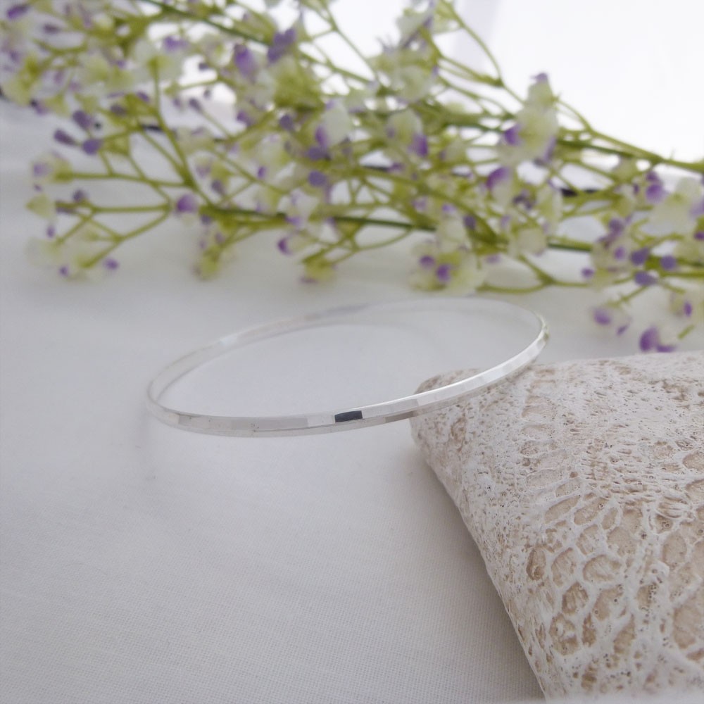 A Diamond Cut Facet Sterling Silver Slave Bangle