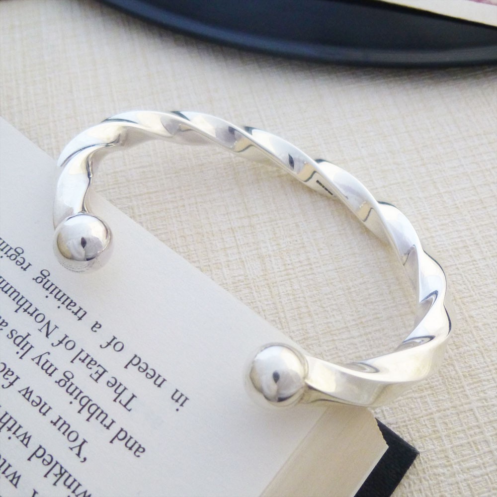 Stylish and Contemporary Chunky Solid Silver Men's Torque