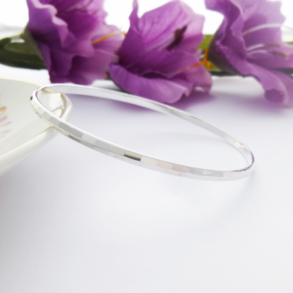 A Diamond Cut Facet Sterling Silver Slave Bangle